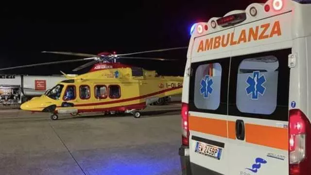 YouTG.NET - Cagliari, bimba di 4 mesi intubata trasportata d'urgenza in ... YouTG.NET - Cagliari, bimba di 4 mesi intubata trasportata d'urgenza in ...