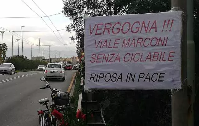 YouTG.NET - Travolto e ucciso a Quartu, spunta il cartello: YouTG.NET - Travolto e ucciso a Quartu, spunta il cartello: