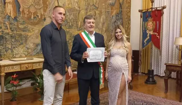 YouTG.NET - Cagliari, il portiere rossoblù Radunovic si è sposato con ... YouTG.NET - Cagliari, il portiere rossoblù Radunovic si è sposato con ...