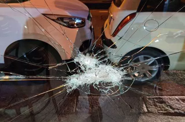 YouTG.NET - Cagliari, colpi di mazza contro il Roxy bar di via Tempio ... YouTG.NET - Cagliari, colpi di mazza contro il Roxy bar di via Tempio ...