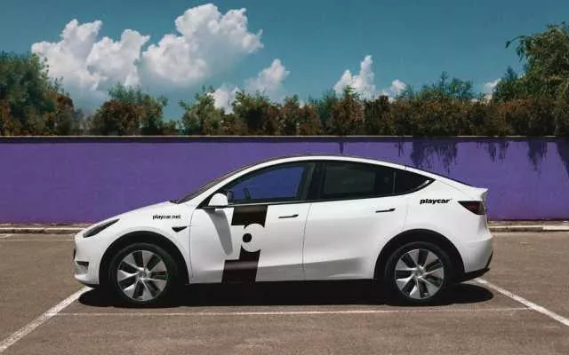 YouTG.NET - Car sharing, a Cagliari arriva la prima Tesla Model Y d'Italia