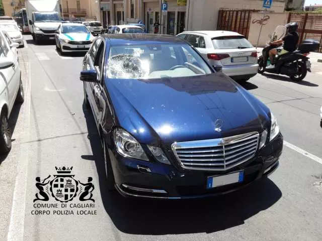 YouTG.NET - Cagliari, incidente in via della Pineta: tre pedoni ... YouTG.NET - Cagliari, incidente in via della Pineta: tre pedoni ...