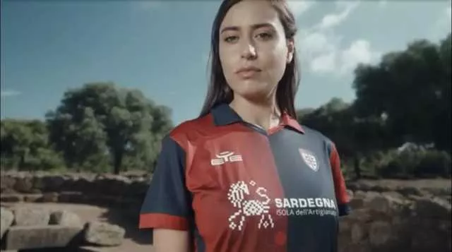 YouTG.NET - Cagliari, ecco la nuova maglia YouTG.NET - Cagliari, ecco la nuova maglia
