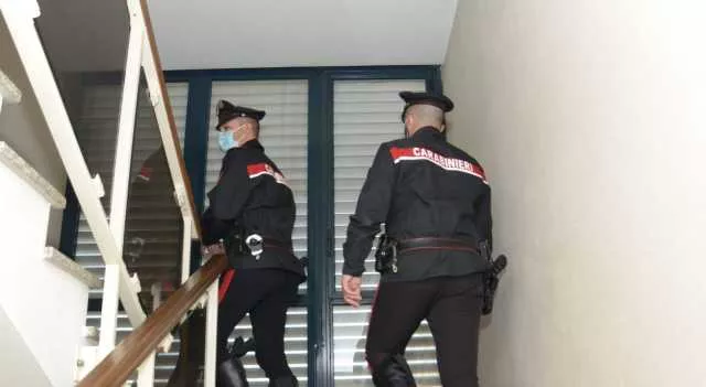 YouTG.NET - Dolianova, si sente male e arrivano i soccorsi: in casa gli ... YouTG.NET - Dolianova, si sente male e arrivano i soccorsi: in casa gli ...
