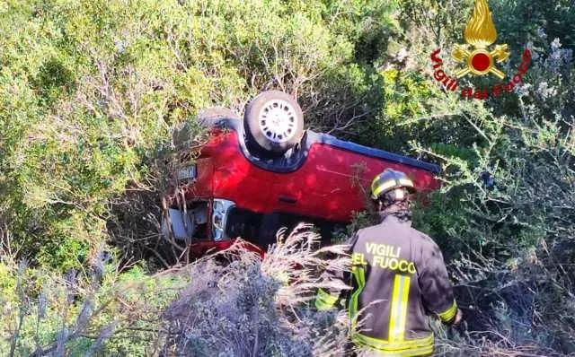 YouTG.NET - Auto ribaltata a San Teodoro, paura per due ragazze di Olbia YouTG.NET - Auto ribaltata a San Teodoro, paura per due ragazze di Olbia