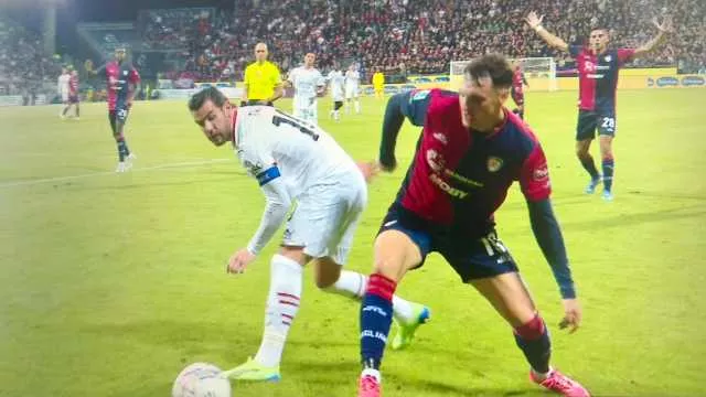 YouTG.NET - Il Cagliari pareggia in rimonta contro il Milan: finisce 3 ... YouTG.NET - Il Cagliari pareggia in rimonta contro il Milan: finisce 3 ...